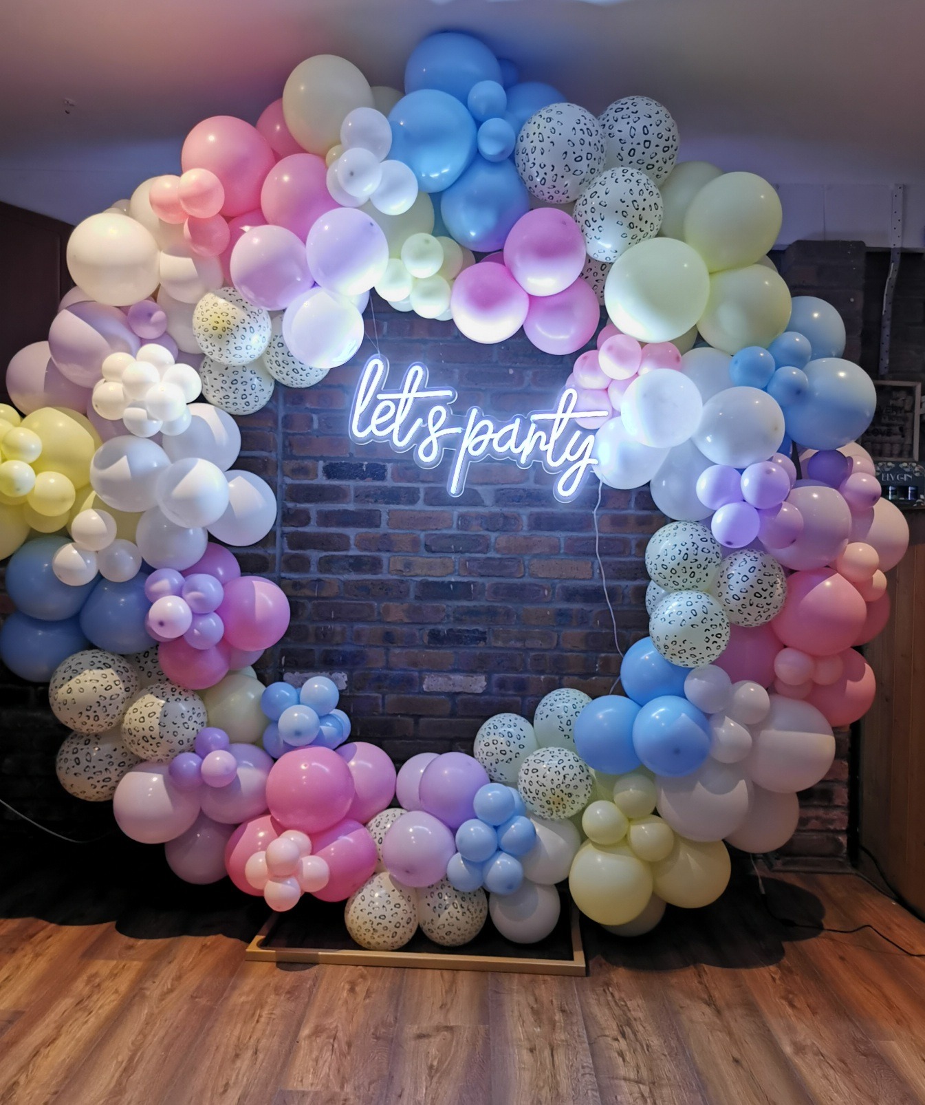 Hire Items – Dream Big Balloons